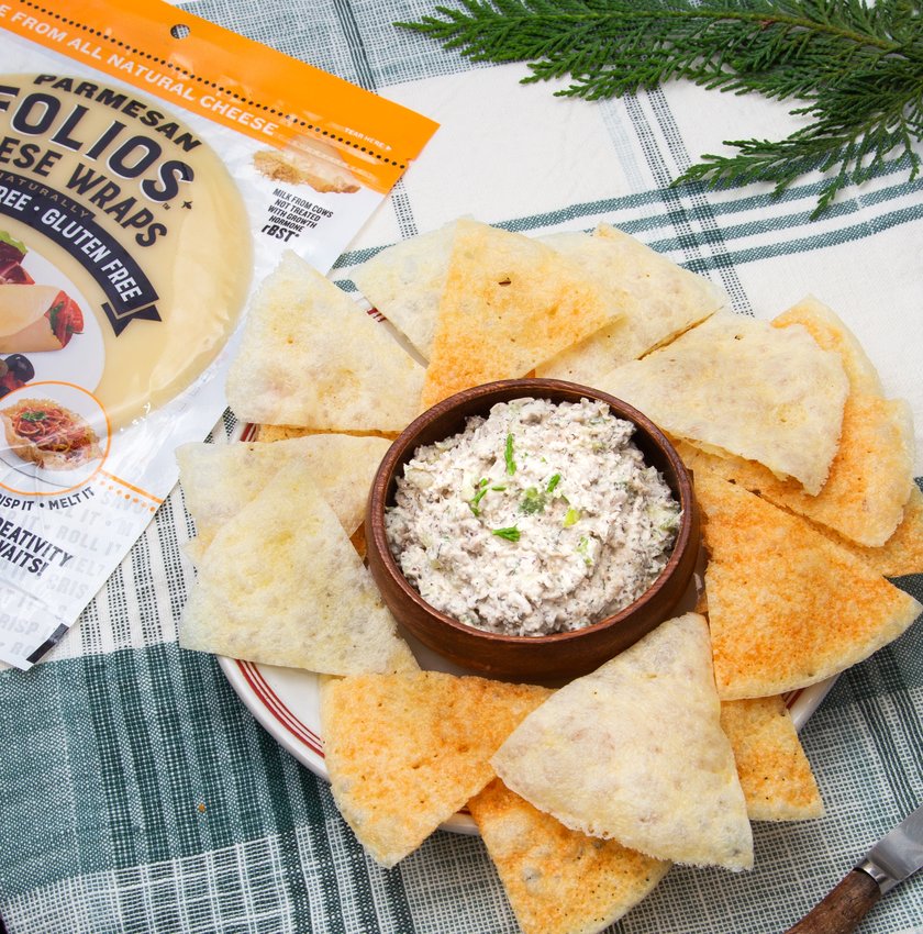 Parmesan Folios® Cheese Wraps™ Chips & Crab Dip | Cheese Folios