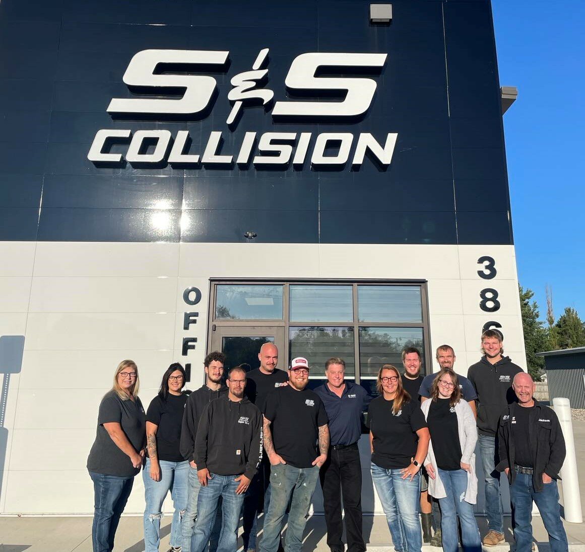 Auto Icon Chip Foose Visits S&S Collision | Clare County Cleaver