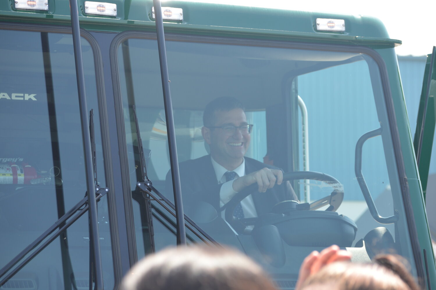 Delaware’s first electric trash truck unveiled by Evergreen Waste ...