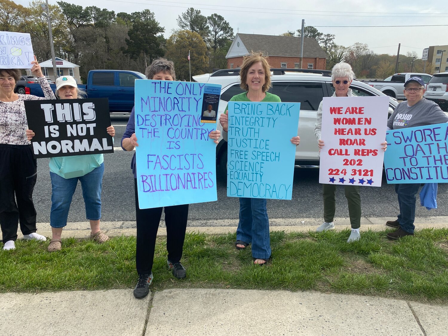 GALLERY: Coastal Hwy. comes alive during April 19 protest | Bay to Bay News