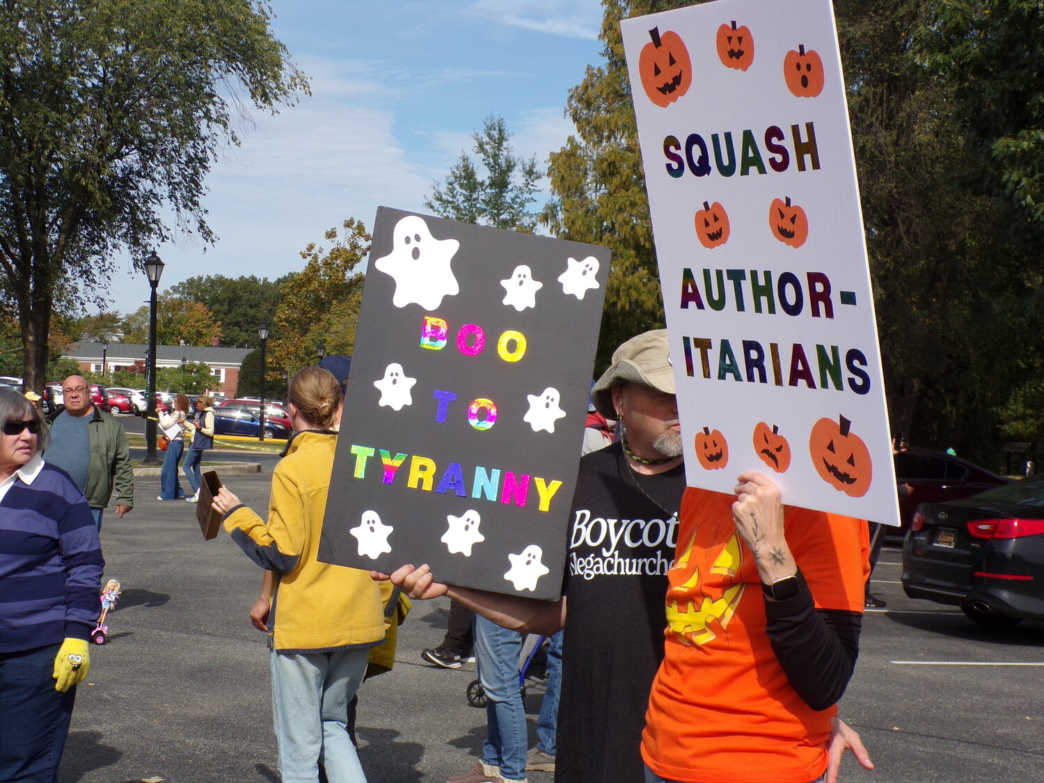 GALLERY: Over 1,300 gather for 'No Kings' rally in Dover | Bay to Bay News