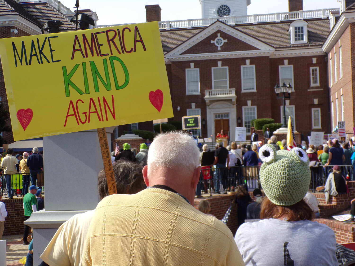 GALLERY: Over 1,300 gather for 'No Kings' rally in Dover | Bay to Bay News