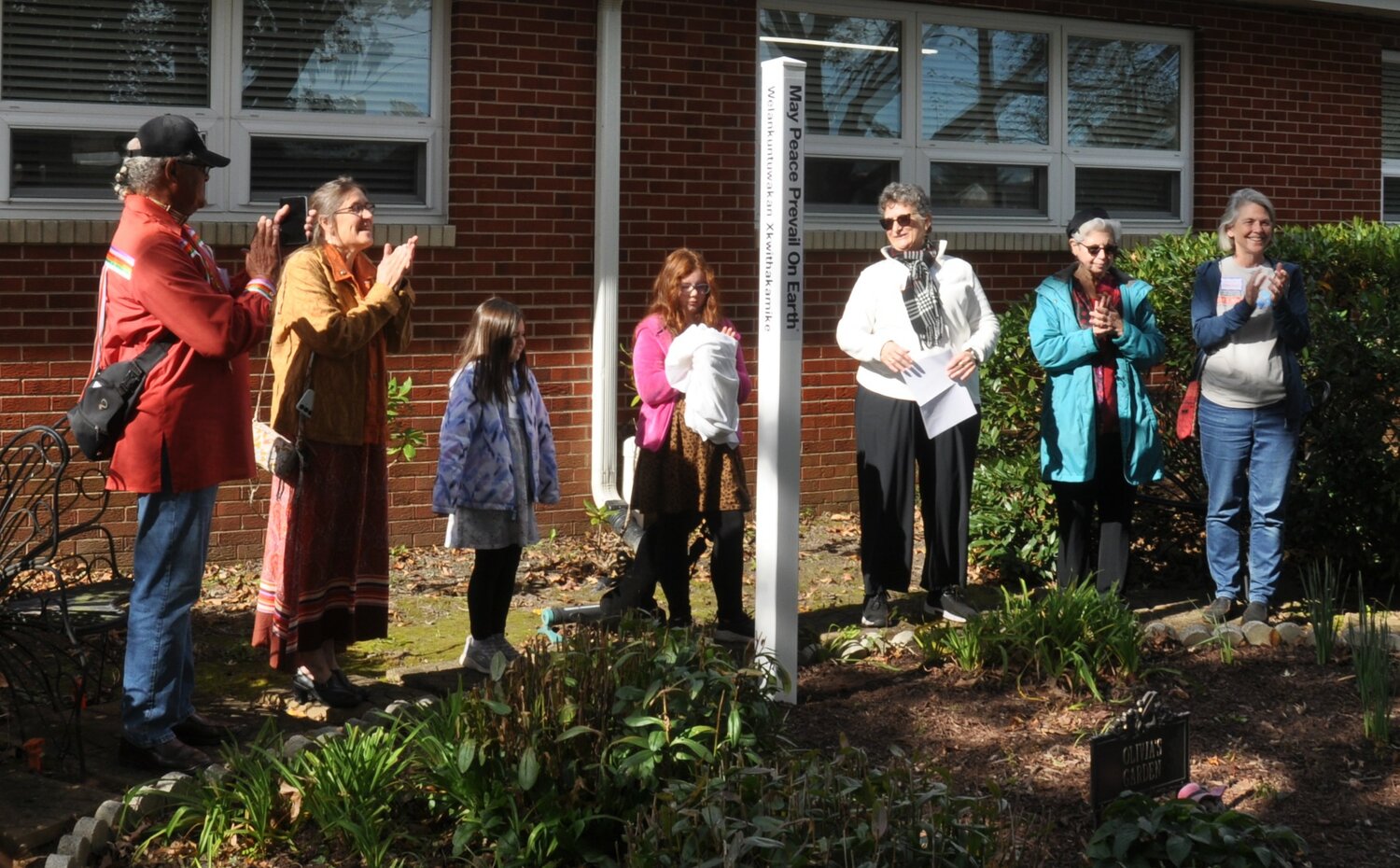 Peace pole dedicated at Congregation Beth Sholom | Bay to Bay News