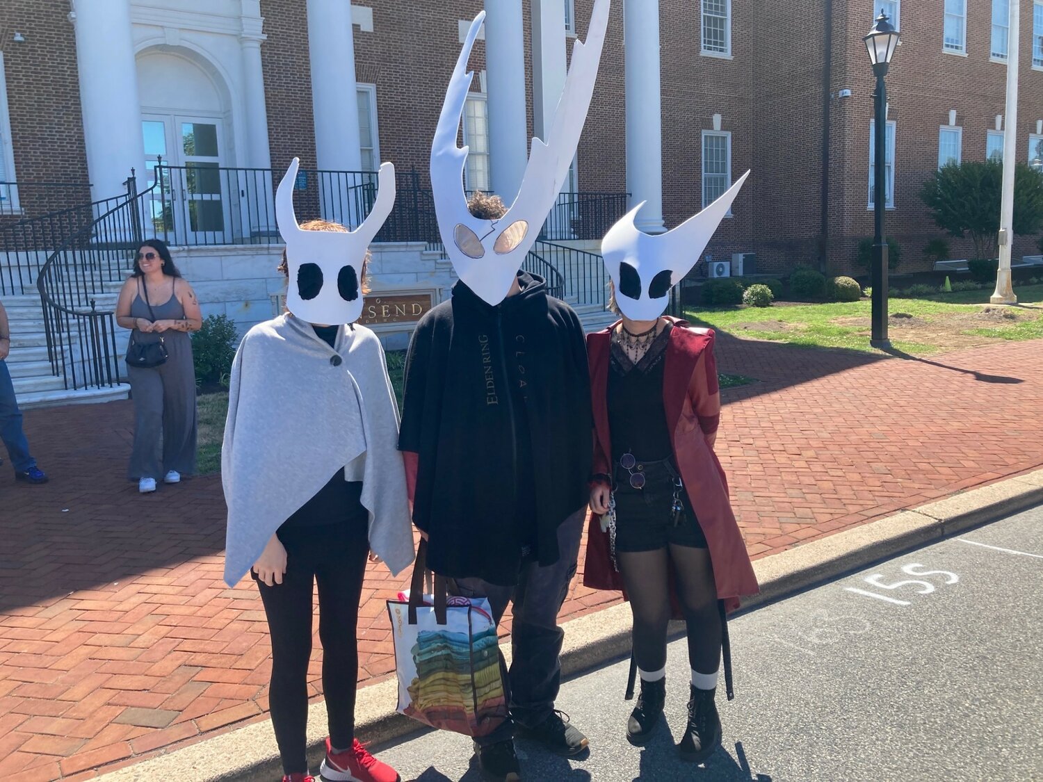 Dover Con attracts some real characters, curiosity seekers | Bay to Bay ...