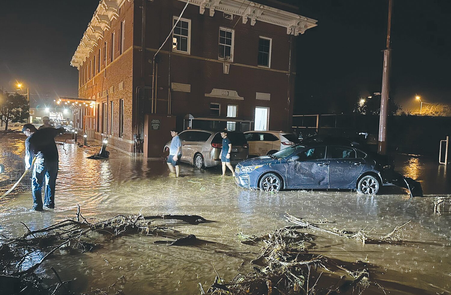 Globe flood images and early cleanup efforts - Globe-Miami Times