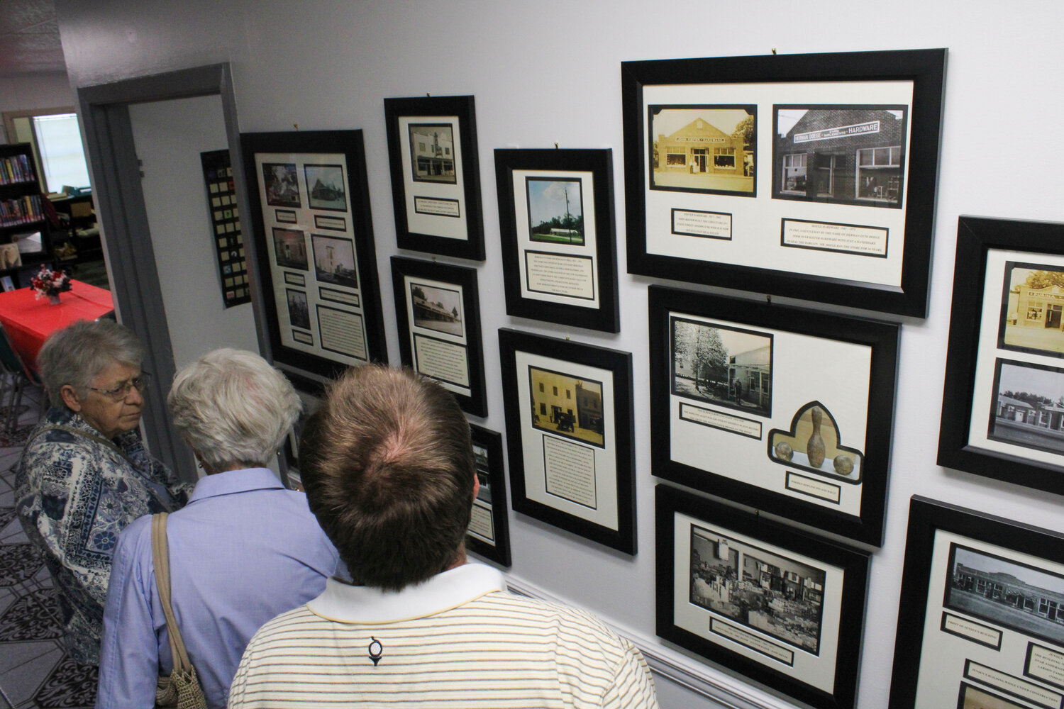 Elberta Public Library fully unveils historical display detailing town ...