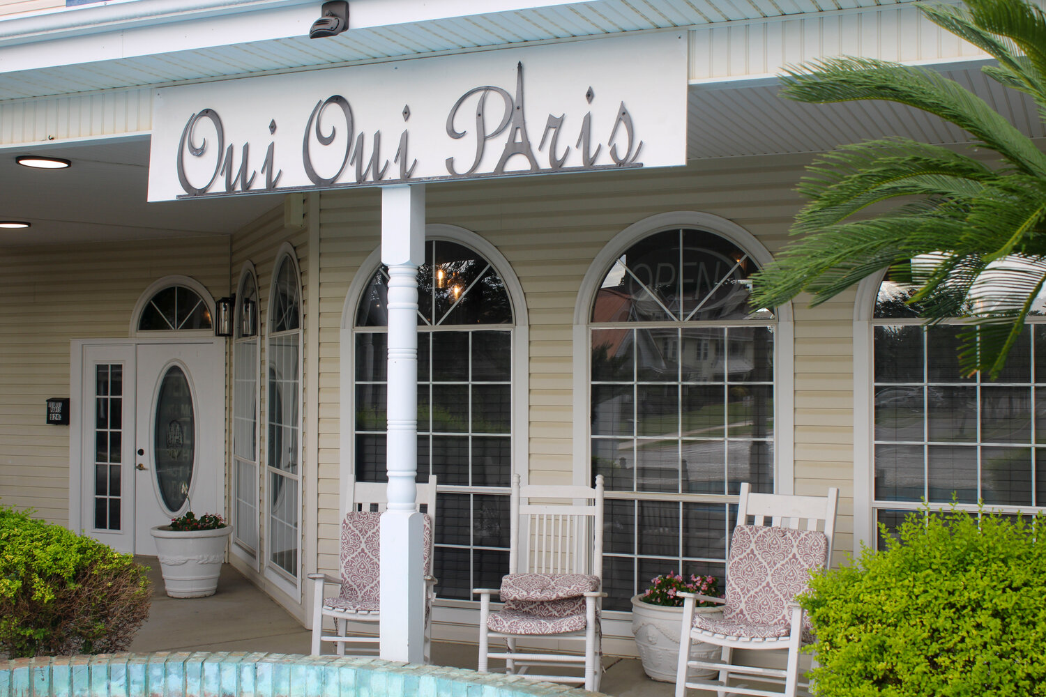 Oui Oui Paris cooks up fresh, handmade dishes in Homestead Village in ...