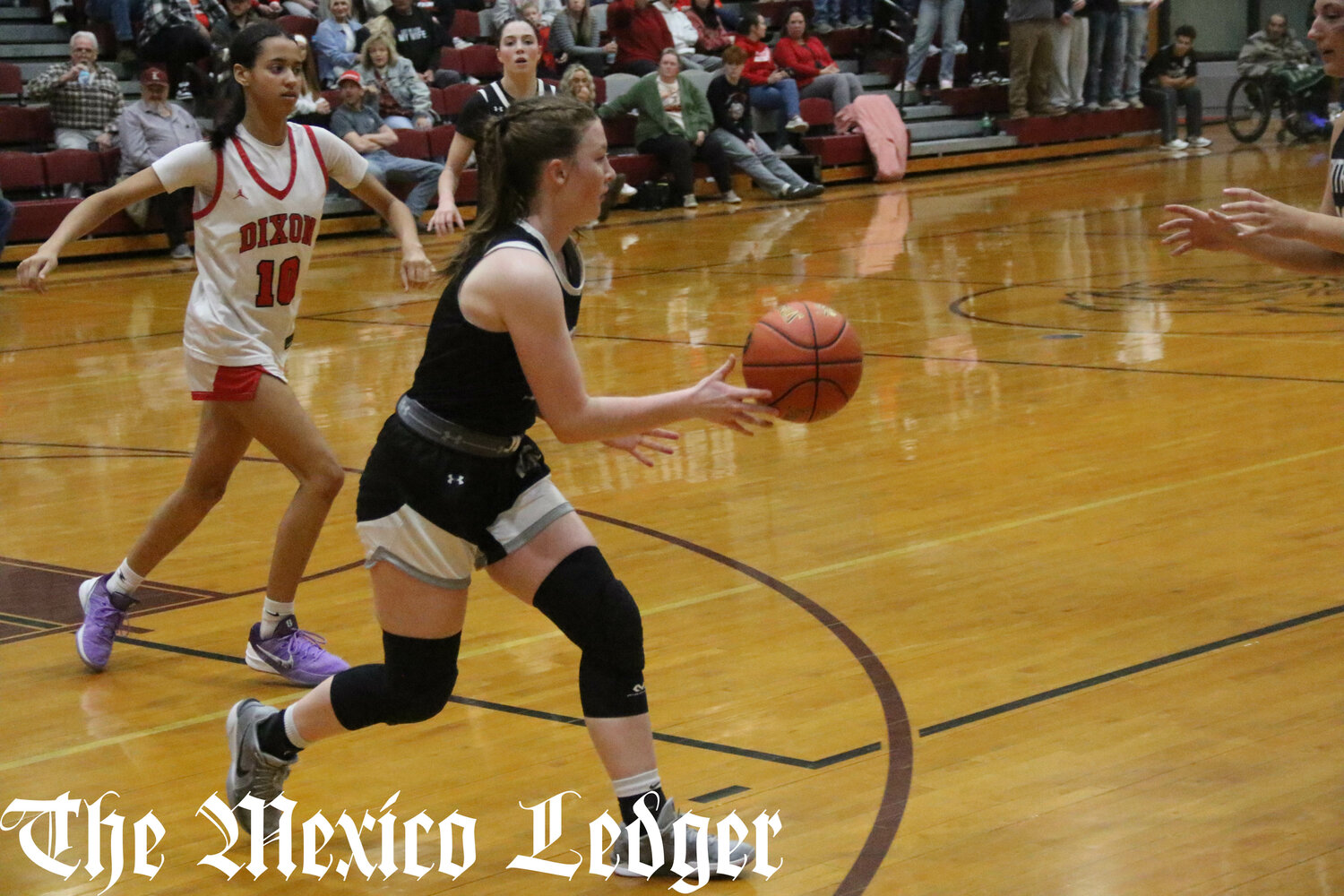 Centralia girls return to quarterfinals with 48-24 victory over Dixon ...