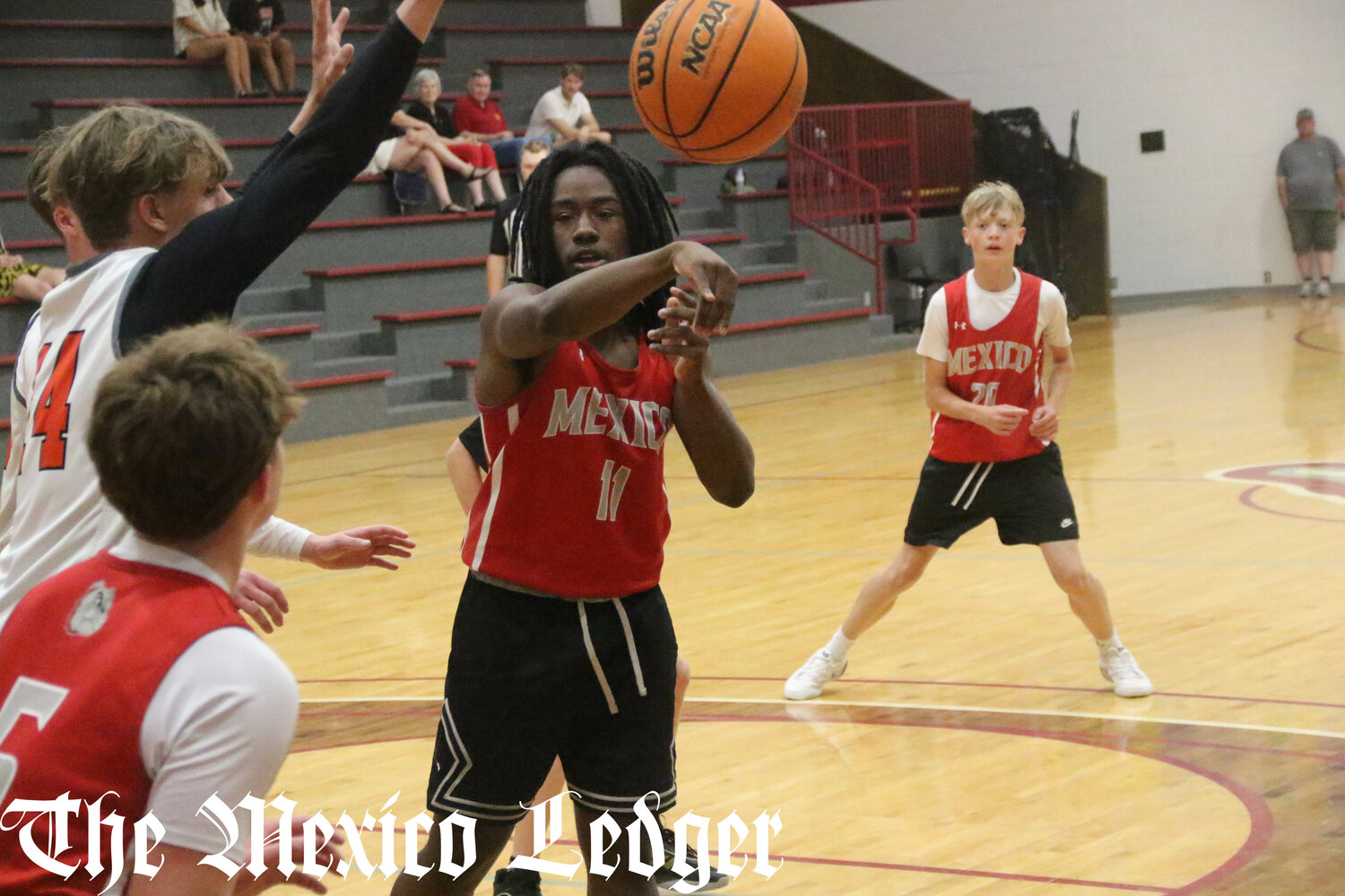 PHOTO GALLERY: Bulldogs win games in Moberly - The Mexico Ledger
