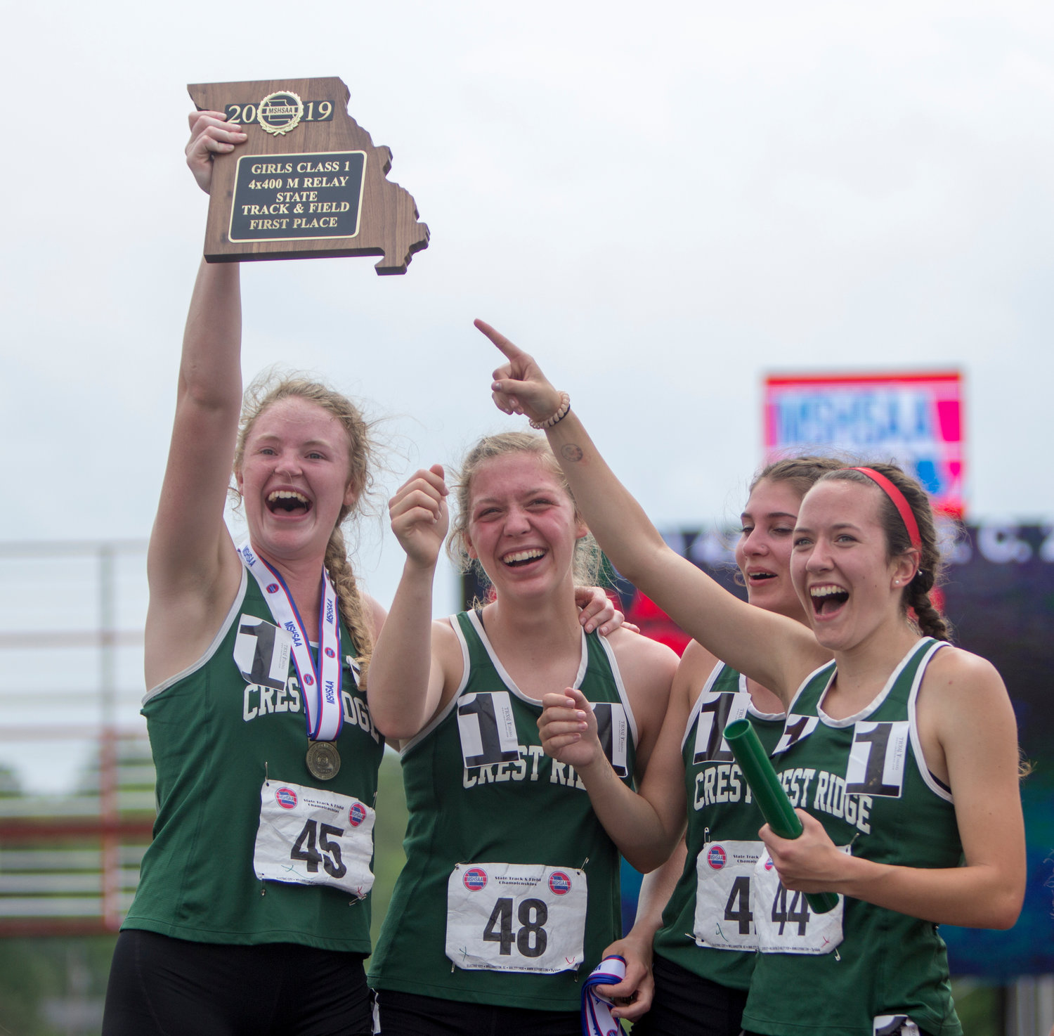Crest Ridge girls 4x400m shocks Class 1 with state championship | Star ...