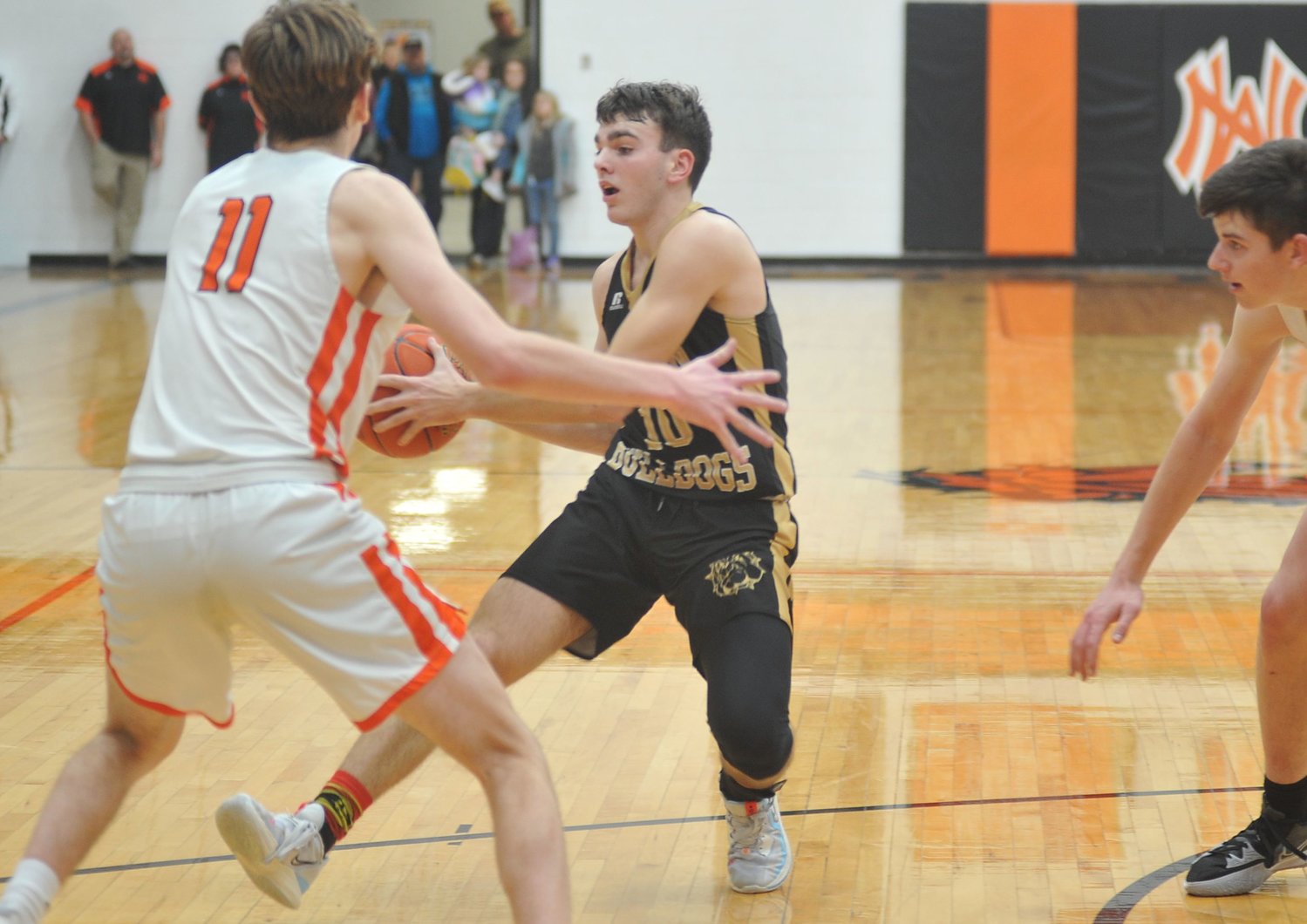 Leeton catches fire from deep in win over Northwest | Star-Journal