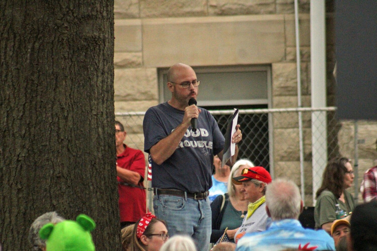 Mid-Missourians gather for 'No Kings' protest in Warrensburg | Star-Journal