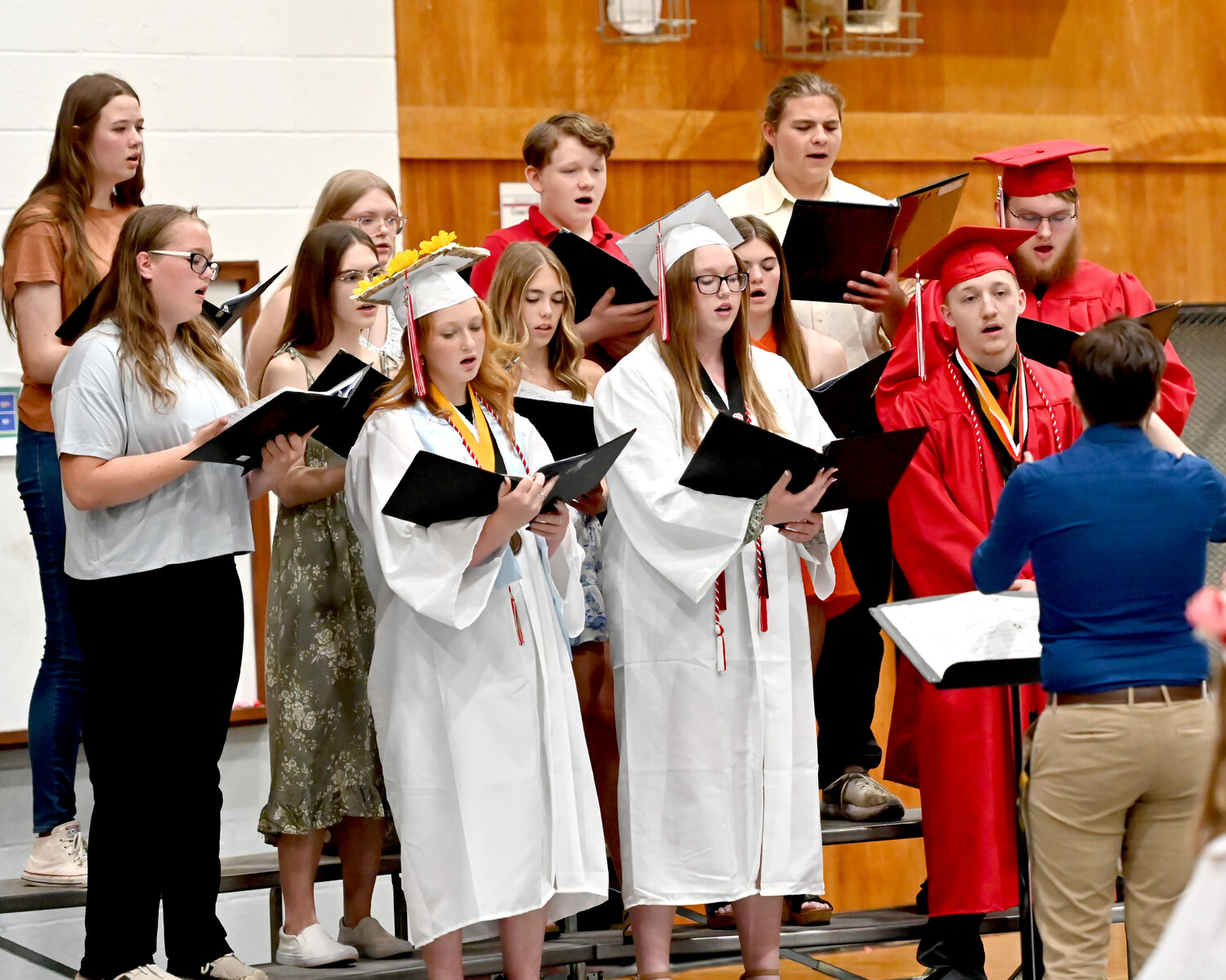 Voss urges Linn graduates to use positive language to improve outlook ...