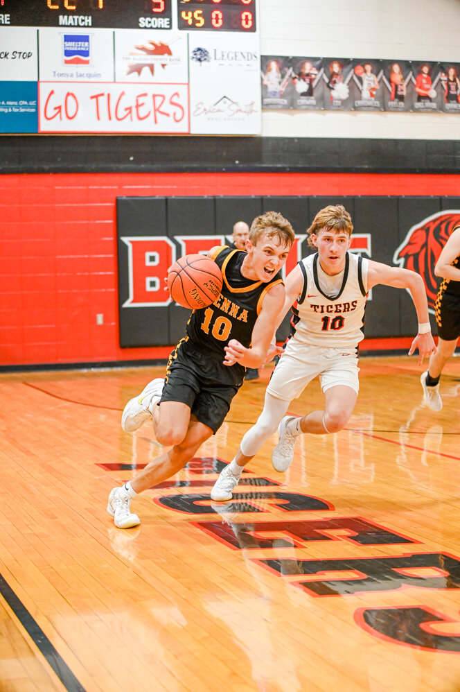 Vienna falls to 2-2 after losing to Belle in the Battle of Maries ...
