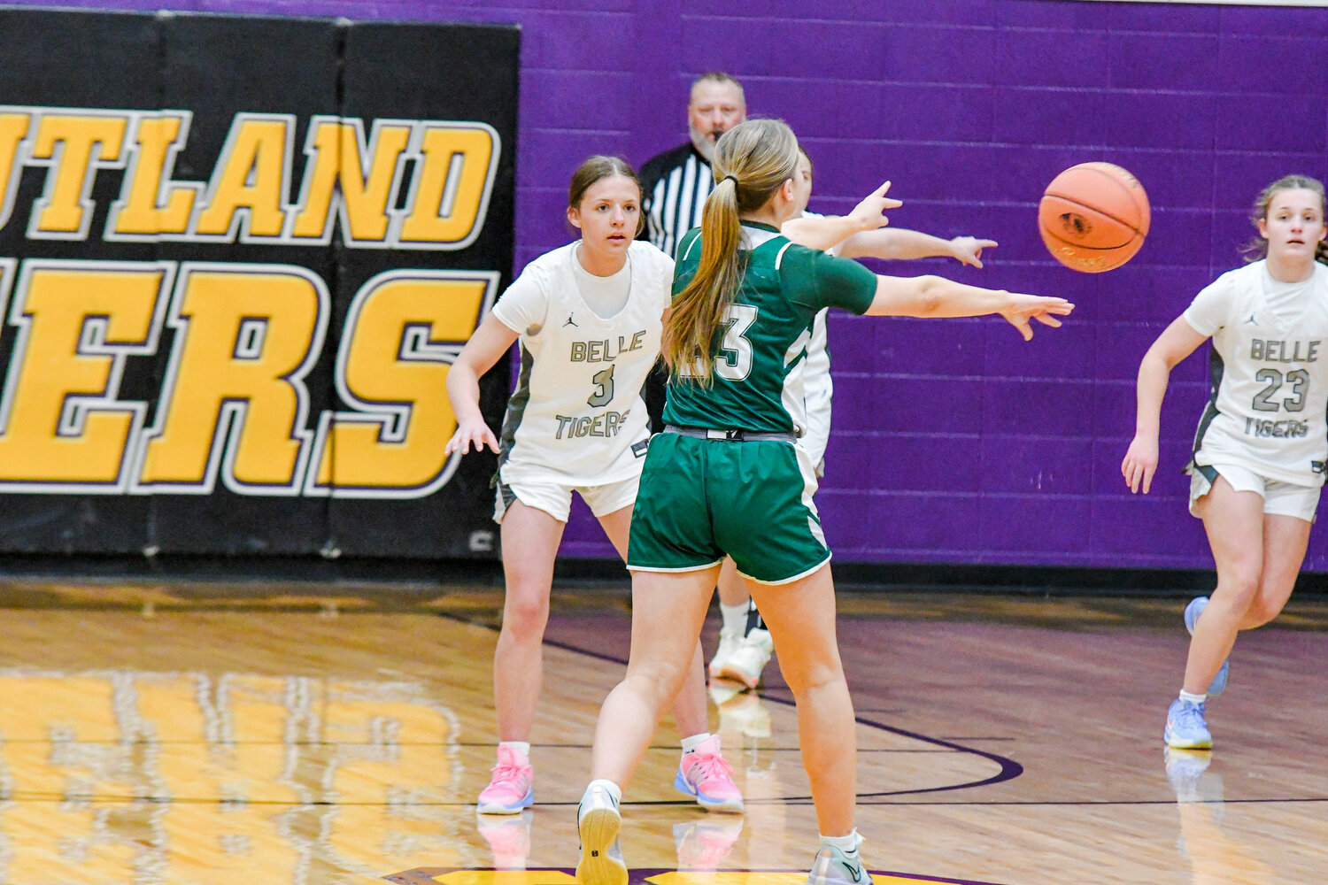 Basketball - Belle Girls vs Newburg at Stoutland | Maries County Advocate